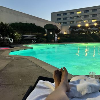 DOUBLETREE BY HILTON HOTEL PLEASANTON AT THE CLUB - Updated February ...