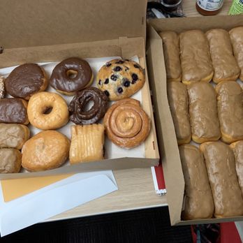 CHUCK’S DONUT SHOP - 355 Photos & 568 Reviews - 5335 NE 4th St, Renton ...