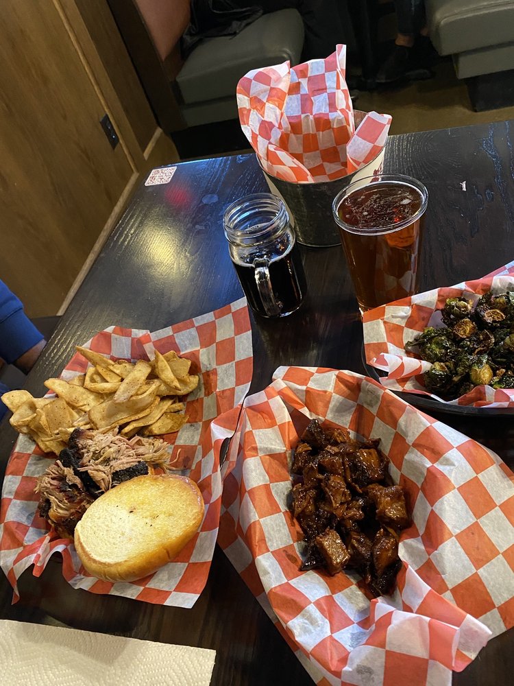 HOP HOG BACKYARD BREWPUB - 17 Reviews - 1310 W Washington St ...