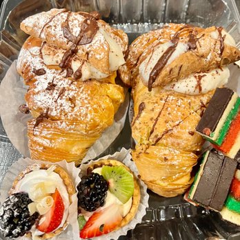 MASSIMO’S ITALIAN BAKERY - Updated November 2025 - 33 Photos & 48 ...
