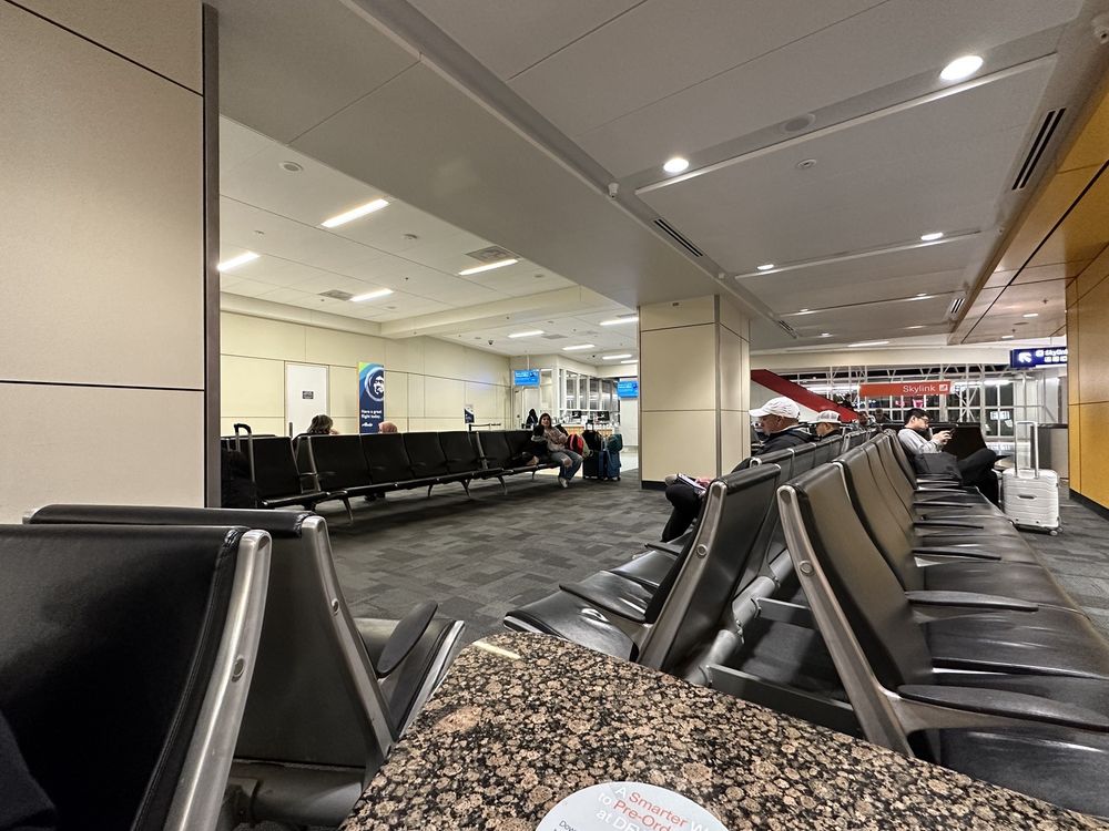 ALASKA AIRLINES - Updated March 2025 - 37 Photos & 32 Reviews - 3200 E ...