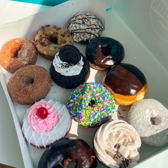 MAVERICKS DONUTS - Updated December 2025 - 21 Photos - 9732 Ellerslie ...