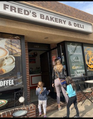 FRED’S BAKERY & DELI - 76 Photos & 124 Reviews - 2831 S Robertson Blvd ...