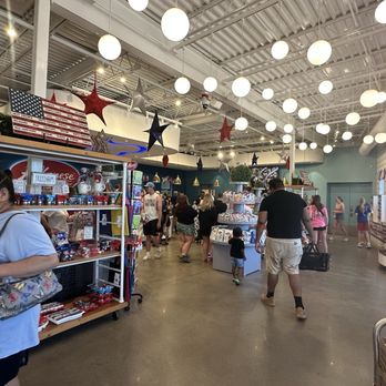 ALBANESE CONFECTIONERY - Updated December 2025 - 748 Photos & 405 ...