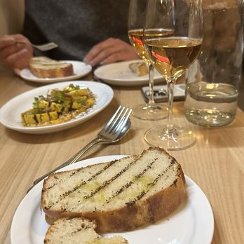 WYNONA - Updated December 2025 - 179 Photos & 70 Reviews - 819 Gerrard ...