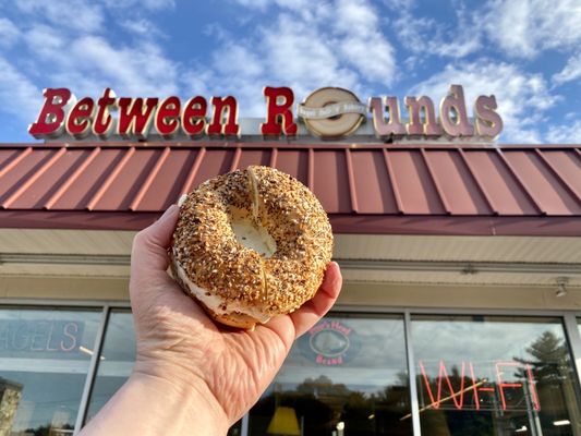 BETWEEN ROUNDS BAGEL DELI & BAKERY - Updated September 2024 - 100 ...