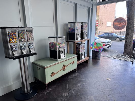 VINTAGE CANDY SHOP - Updated November 2024 - 64 Photos - 38 W King St ...