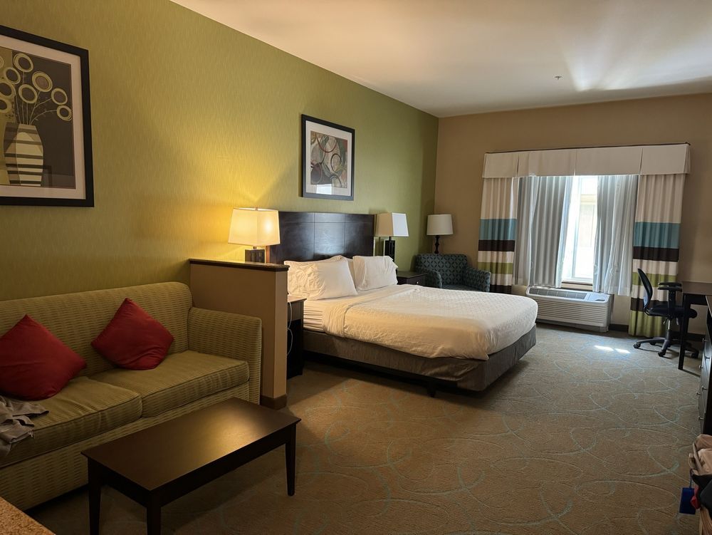 HOLIDAY INN EXPRESS & SUITES RED BLUFF-SOUTH REDDING AREA - Updated ...