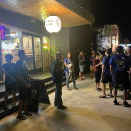 MOMS - Updated December 2025 - 203 Photos & 122 Reviews - 190 Keawe St ...