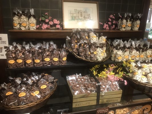 HEBERT CANDIES - 74 Photos & 46 Reviews - 574 Hartford Tpke, Shrewsbury ...