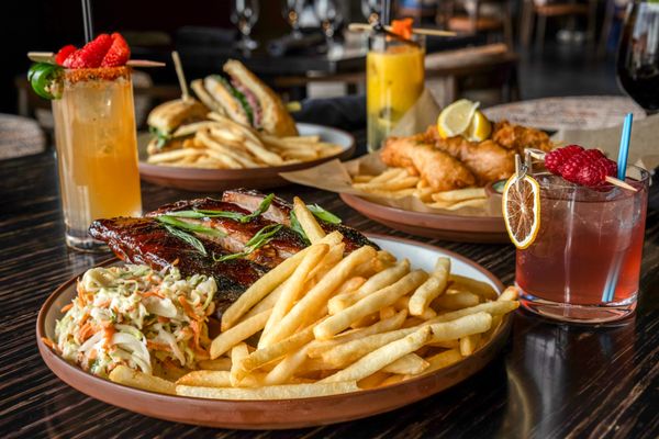 20TH HOLE - Updated October 2025 - 33 Photos & 16 Reviews - 1500 E ...