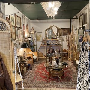 THE ECLECTIC CHIC - Updated December 2024 - 41 Photos - 2044 Glenwood ...