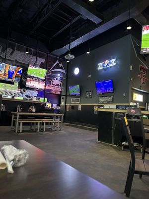 BUFFALO WILD WINGS - Updated April 2026 - 22 Photos & 102 Reviews ...