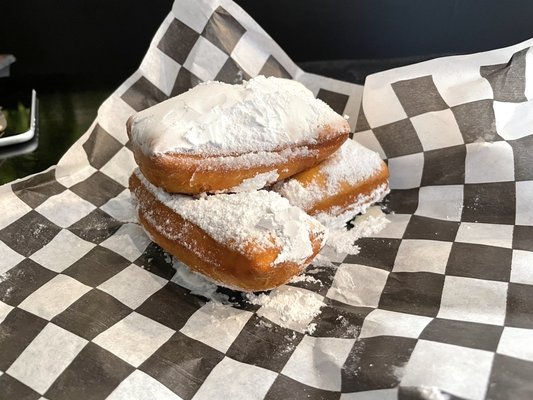 JUNEBUG CAFÉ - Updated April 2025 - 124 Photos & 101 Reviews - 4042 N ...