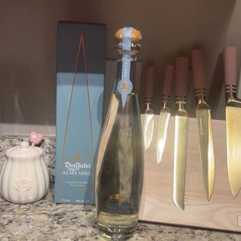 LA BODEGA WINE & SPIRITS - Updated January 2026 - 140 Photos & 221 ...