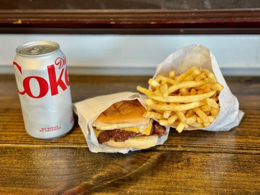 SESPE BURGER - Updated December 2025 - 68 Photos & 68 Reviews - 8252 ...