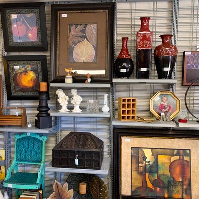 THE LILY PAD CONSIGN & THRIFT - 11 Photos - Thrift Stores - 26 N Main ...