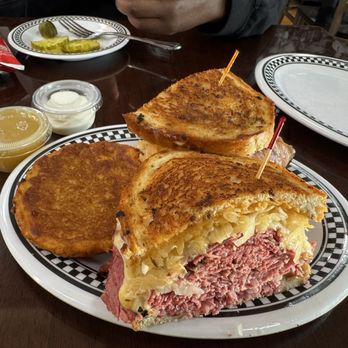 THE ESSEN ROOM - Updated April 2025 - 212 Photos & 231 Reviews - 25 ...