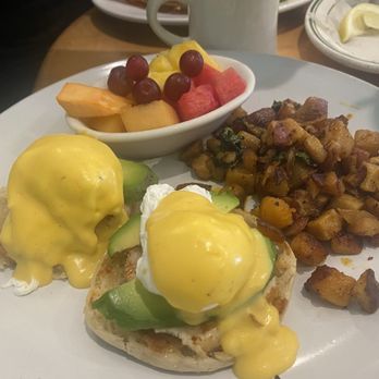 ELLI’S GREAT AMERICAN RESTAURANT - Updated August 2024 - 403 Photos ...