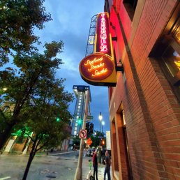 FISHBONE’S - Updated April 2025 - 527 Photos & 708 Reviews - 400 Monroe ...