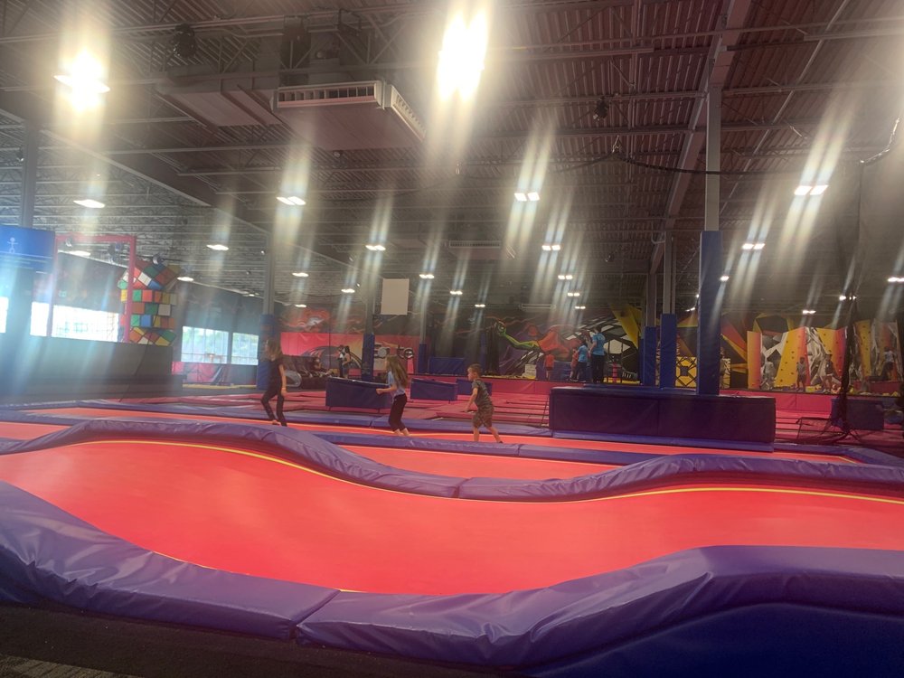 ISAUTE - Updated January 2026 - 11 Photos - 3220 Rue Jean-Yves ...