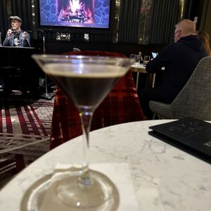 SEVEN STARS LOUNGE - Updated December 2025 - 15 Photos - 2100 Pacific ...
