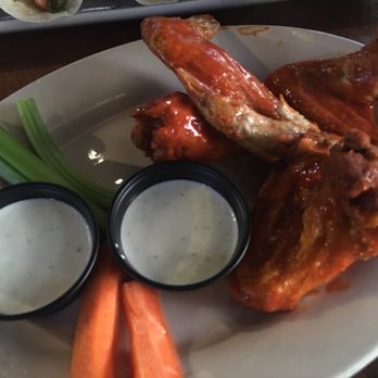 THE HUB SPORTS BAR AND GRILL - Updated March 2025 - 75 Photos & 128 ...