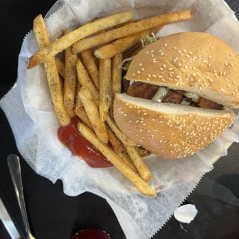 CRUISERS GRILL - Updated September 2025 - 366 Photos & 460 Reviews ...