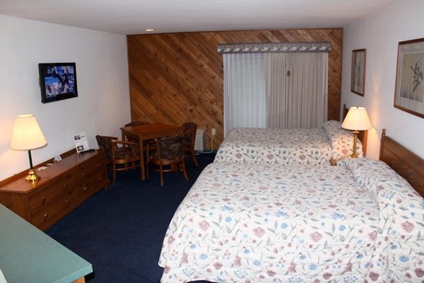 WHITETAIL LODGE - Updated December 2025 - 12 Photos - 8918 State Hwy 70 ...