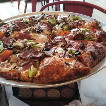 ROUND TABLE PIZZA - Updated November 2024 - 87 Photos & 28 Reviews ...