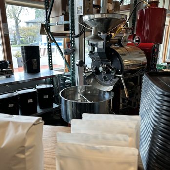 UPPER LEFT ROASTERS - Updated October 2024 - 368 Photos & 257 Reviews ...
