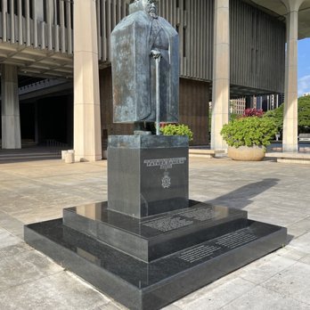 FATHER DAMIEN STATUE - Updated December 2024 - 11 Photos - 415 S ...