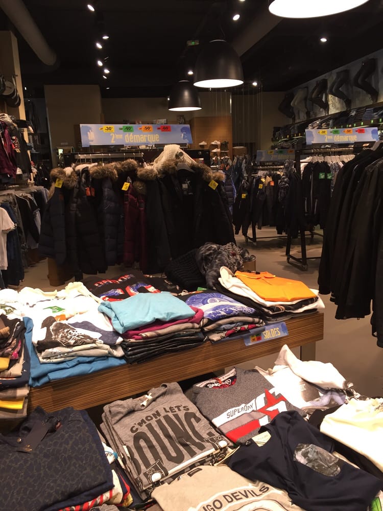 QUATER BACK - Centre commercial Beaulieu, Nantes, France - Men's ...