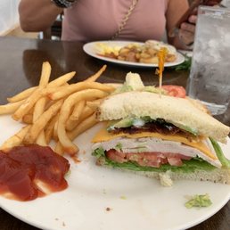 THE WINDMILL - Updated August 2024 - 123 Photos & 221 Reviews - 1167 ...