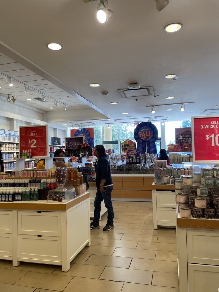 BATH & BODY WORKS - Updated December 2025 - 8300-110 Arroyo Cir, Gilroy ...