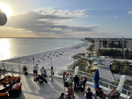 LEVEL 11 ROOFTOP BAR & LOUNGE - 341 Photos & 157 Reviews - Lounges ...