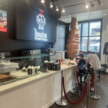 HAMPTON CHOCOLATE FACTORY - Updated July 2025 - 580 Photos & 228 ...