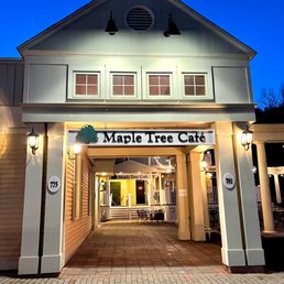 MAPLE TREE CAFE - Updated July 2025 - 74 Photos & 88 Reviews - 781 ...
