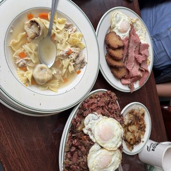 FAMOUS 4TH STREET DELICATESSEN - Updated June 2025 - 1337 Photos & 813 ...