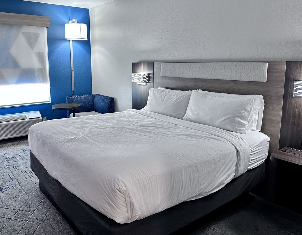 HOLIDAY INN EXPRESS & SUITES ENNIS - Updated July 2025 - 71 Photos & 29 ...