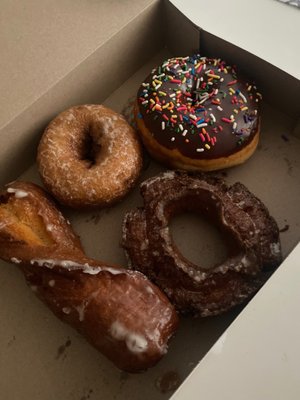 DANDEE DONUT FACTORY - 10 Photos & 18 Reviews - 1141 Revere Beach Pkwy ...