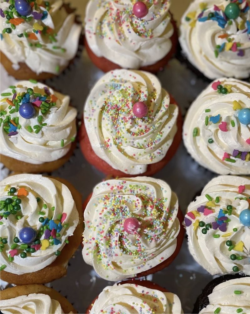 4D’S TASTY SWEETS & TREATS - 17 Photos - 20535 Nw 2nd Ave, Miami ...