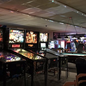 POCKETEER BILLIARDS AND BAR - Updated September 2025 - 252 Photos & 37 ...