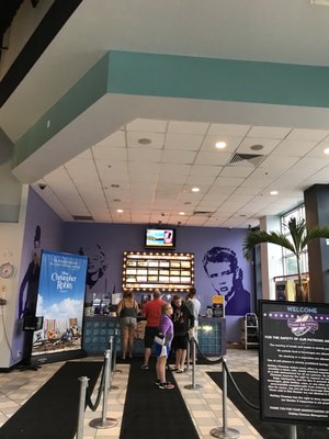 HOLIDAY STADIUM 10 CINEMAS - Updated April 2025 - 28 Photos & 46 ...