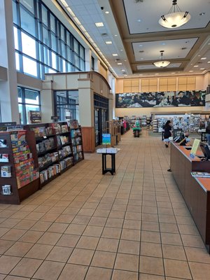 BARNES & NOBLE BOOKSELLERS - Updated November 2025 - 176 Photos & 143 ...