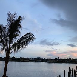 FINN’S DOCKSIDE BAR & GRILL - Updated March 2025 - 446 Photos & 271 ...