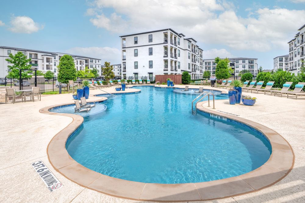 ENCORE 380 - Updated January 2026 - 14 Photos - 26493 E University Dr ...