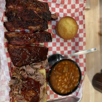 FAMOUS DAVE’S BBQ - Updated October 2025 - 73 Photos & 103 Reviews ...
