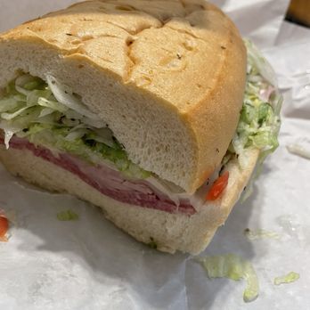 REGATTA DELI - Updated January 2026 - 39 Photos & 160 Reviews - 28 Lake ...