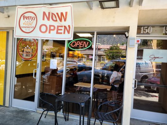 PERRY’S JOINT - 44 Photos & 62 Reviews - 148 W Sierra Madre Blvd ...